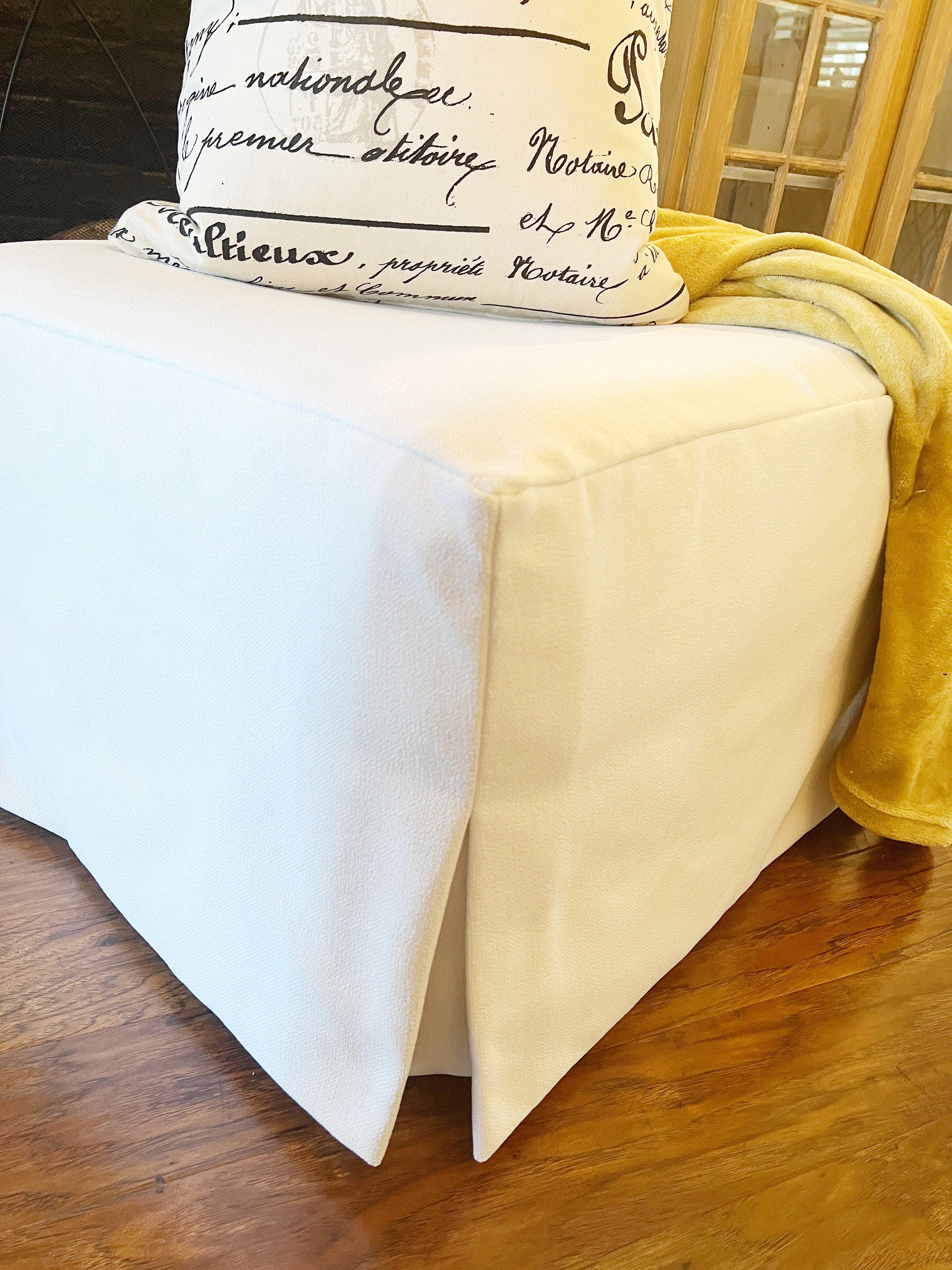 Clean Modern Pleated Corner – FRENCH VANILLA CHARM